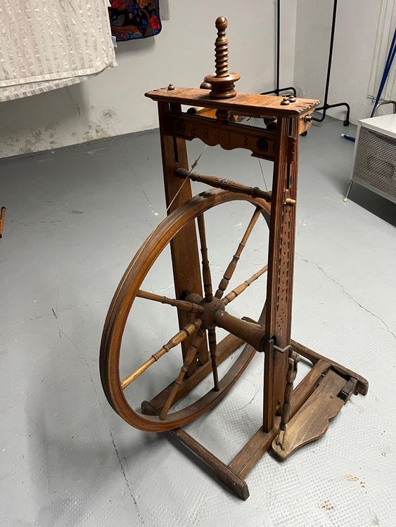 Antikes Spinnrad, Holz, Dekoration (Gebraucht) in Biel/Bienne für CHF 1 ...