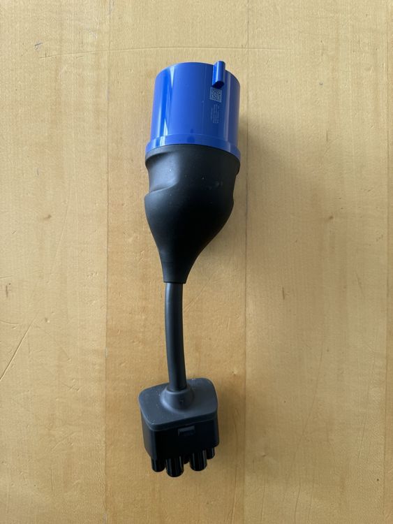 Tesla Adapter 32A Original Neu (Neu und originalverpackt) in Heerbrugg ...