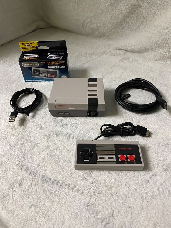 Nintendo NES Classic mini mit 2 Controllern CLV-001 | Kaufen auf Ricardo