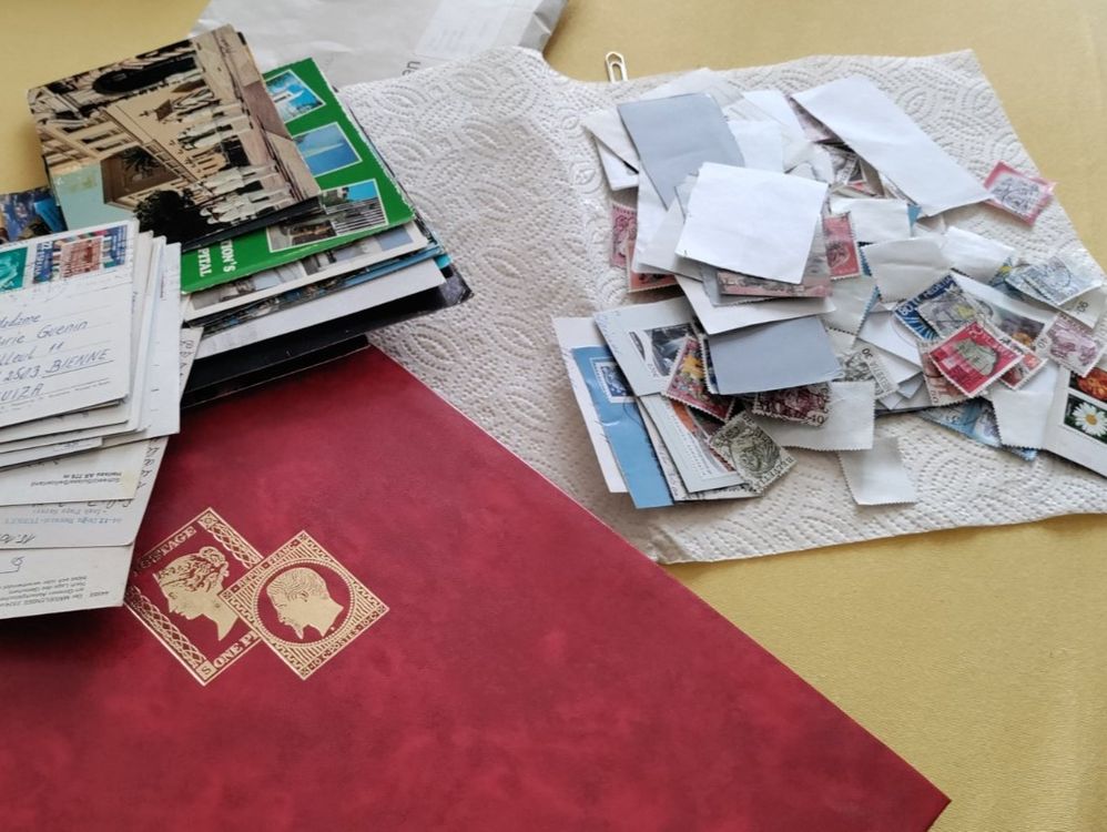 Briefmarkensammlung inkl Album und viele alte Postkarten (Gebraucht) in ...