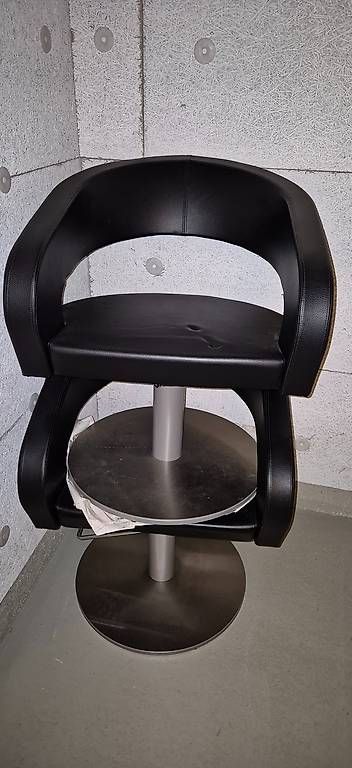Coiffeur Leder Schwarzer Drehstuhl, Top Zustand. (Gebraucht) in Watt ...