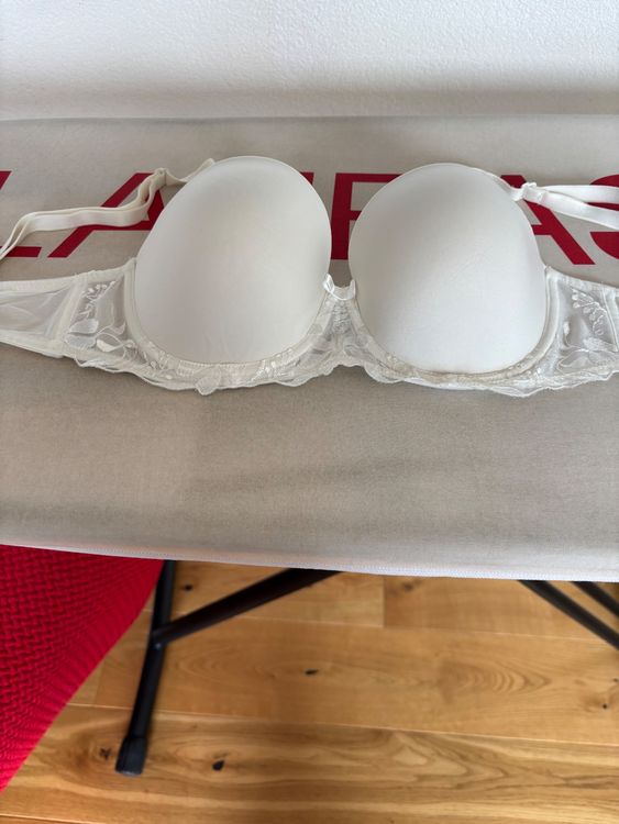 Triumph BH, Weiss, Grösse 75C, Neuwertig mit Spitze (Gebraucht) in Tägerwilen für CHF 8.5 – mit ...