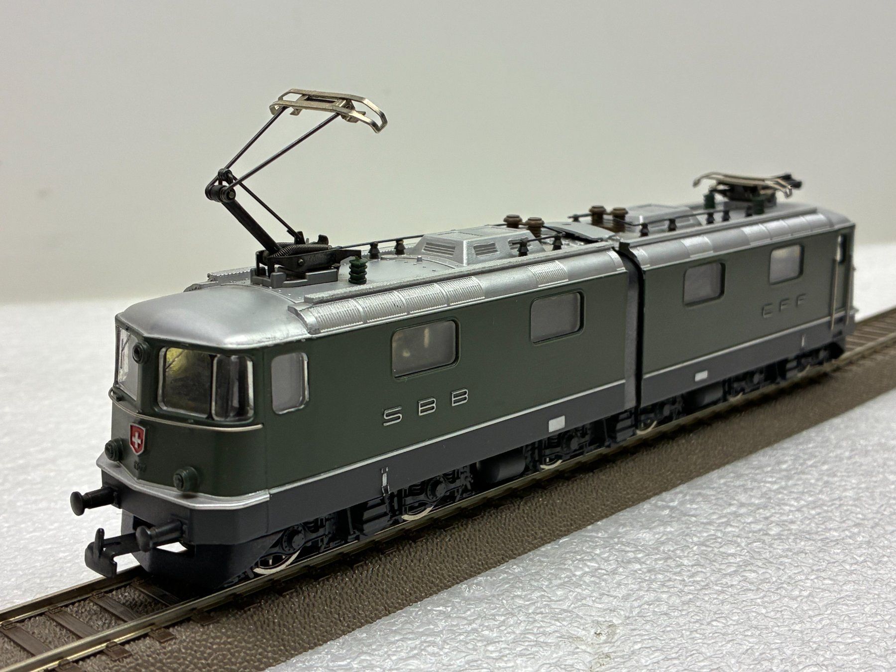 Hag 201= Re 6/6 SBB grün Guss/Metall - Vitrinenmodell 2-tlg. (Gebraucht ...