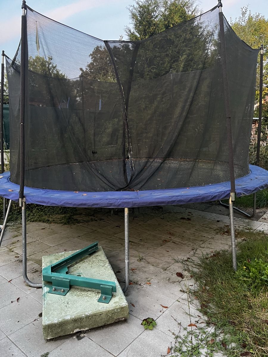 Grosses Trampolin mit Netz, guter Zustand, sofort frei! (Gebraucht) in ...