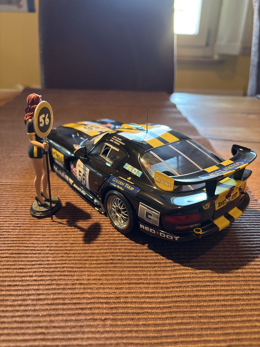 Autoart Dodge Viper GTS-R + passendes Grid Girl (Gebraucht) in Möhlin ...