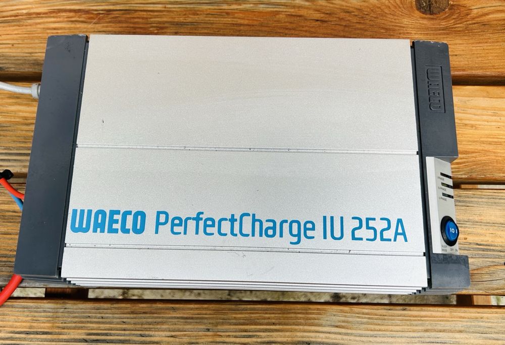 WAECO PerfectCharge IU 252A IU0U-Automatiklader 25 A/12 Volt (Gebraucht) in Ottikon für CHF 260 ...
