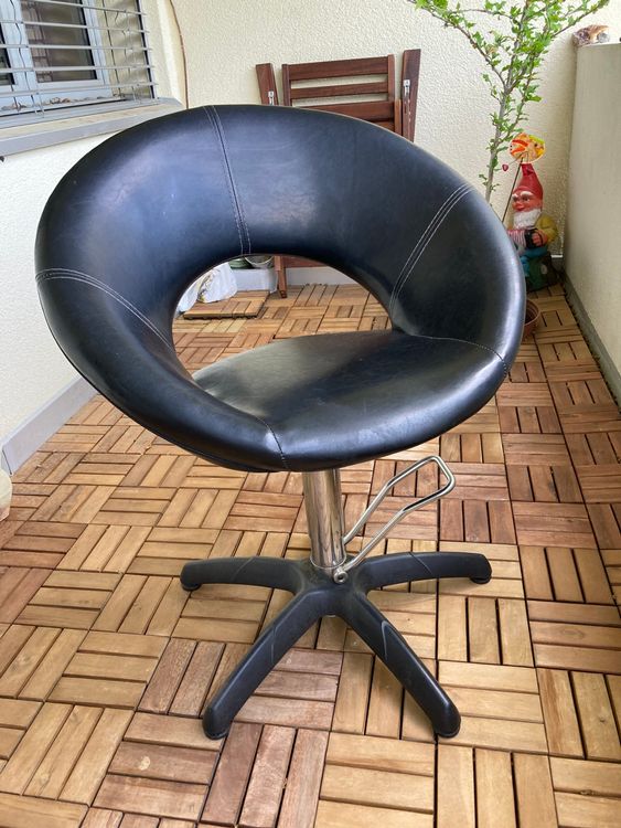 Moderner Drehstuhl, Schwarz, Höhenverstellbar. Coiffeurstuhl (Gebraucht) in Mettmenstetten für ...