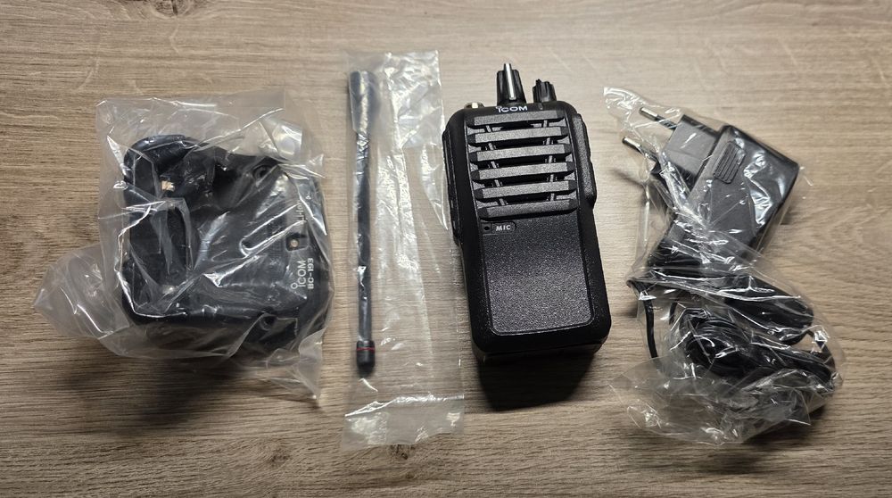 Neu!! Icom Funkgerät IC-4002 - Zuverlässig und Kompakt (Neu und ...