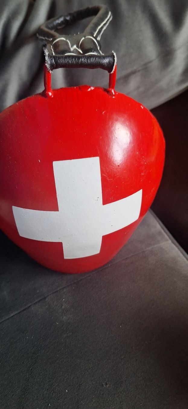Schweizer Kuhglocke, rot mit weissem Kreuz 🇨🇭🔔🐮 (Neu (gemäss Beschreibung)) in Luzern für CHF 15 ...