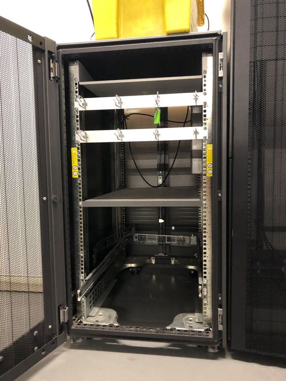 HP Server Schrank Rack (Gebraucht) in für CHF 390 – nur Abholung auf ...