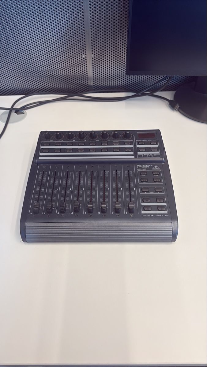 Behringer BCF2000 B-Control Fader MIDI Controller (Gebraucht) in ...