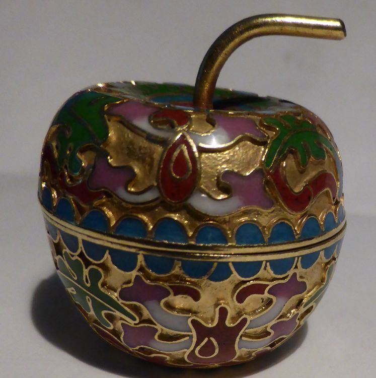 CLOISONNÉ - DOSE- MIT STIEL;-APFEL-FORM;-BESTES RELIEF MOTIV | Kaufen ...