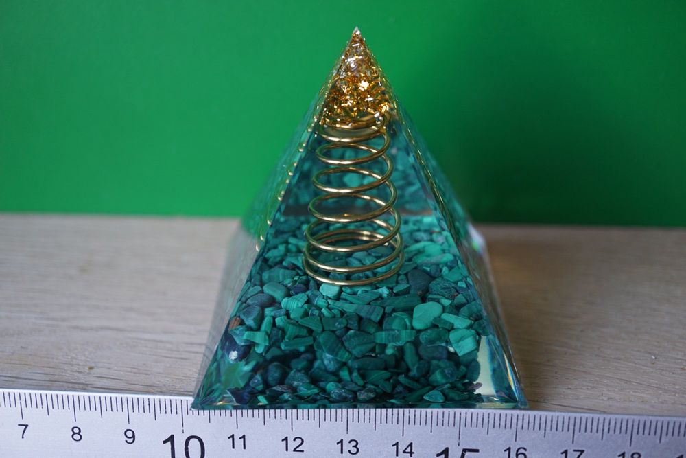Malachit - Orgonit - Pyramide by TOPSTONE | Kaufen auf Ricardo