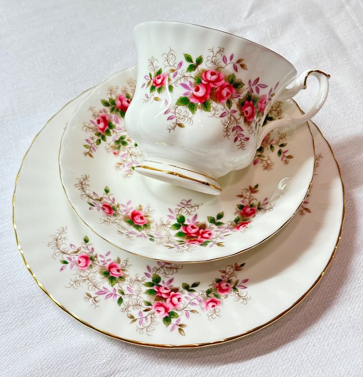 Royal Albert "Lavender Rose" Tee/Kaffee Tasse 1961-1979 (Gebraucht) in ...