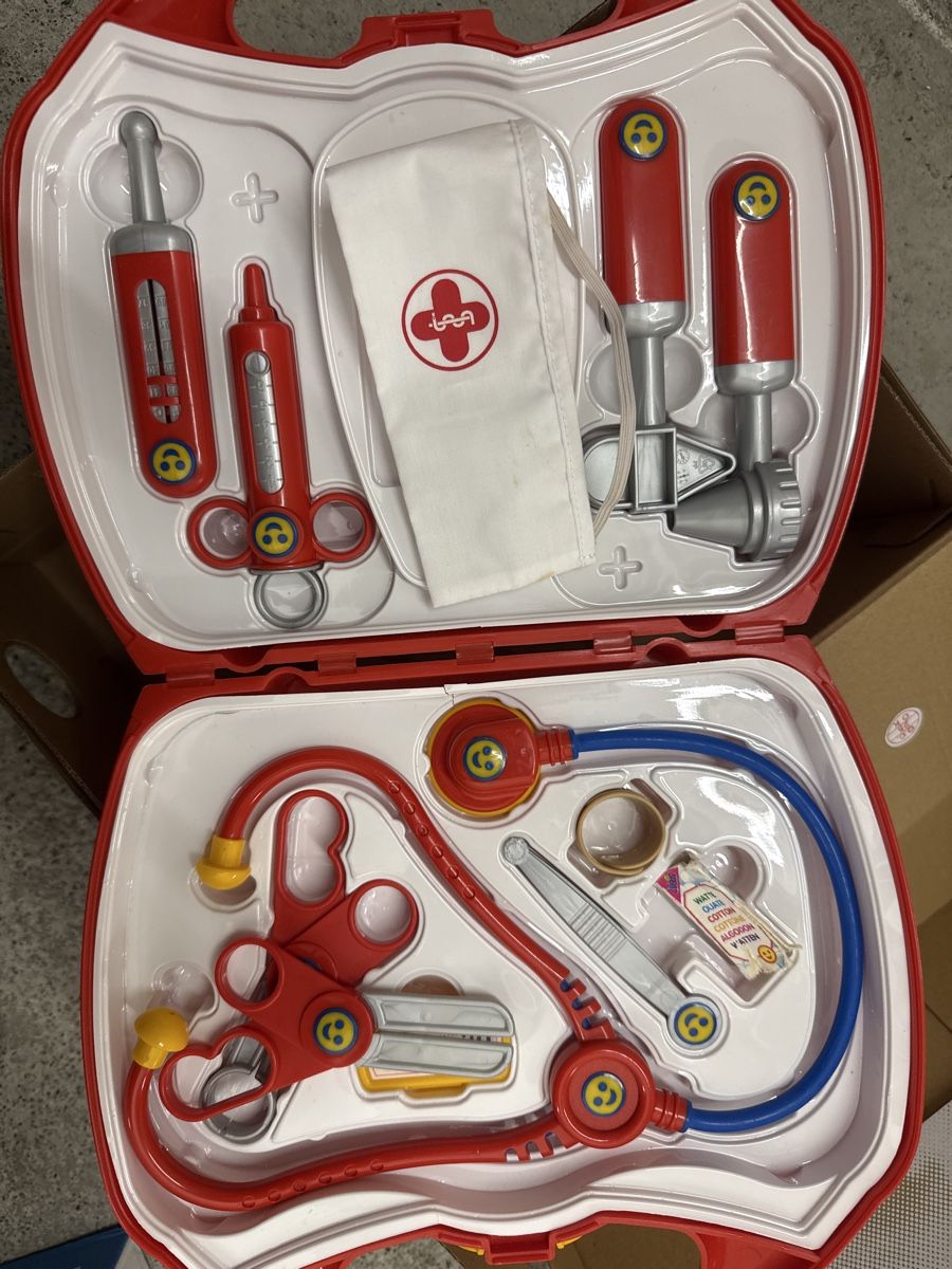 Arztkoffer für Kinder mit Handy, Top Zustand! (Gebraucht) in Dietikon ...