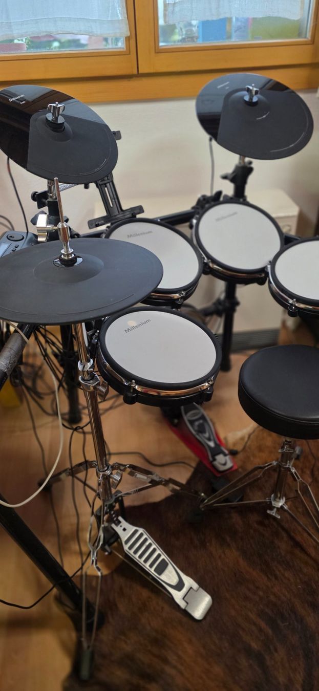 Spannende E Drum Gebraucht Bilder