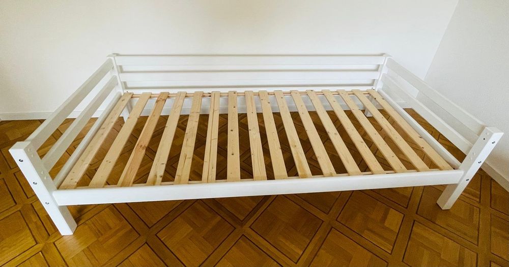Holzbett 210 x 98 x 58 cm (Gebraucht) in Oberrieden für CHF 50 – nur ...