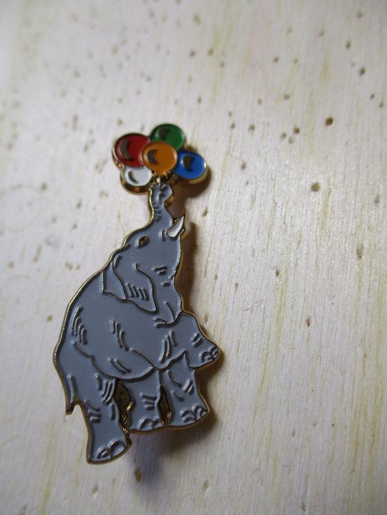 Elefant Elephant Simone Erni Grau Pin | Kaufen auf Ricardo
