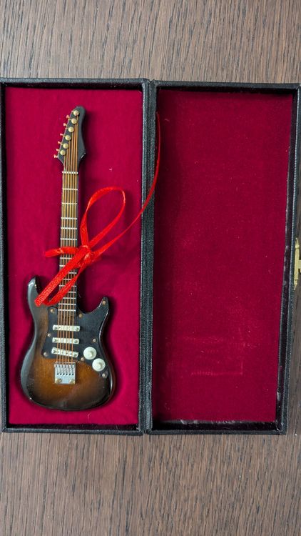Miniature Fender Guitar Replica (Neu und originalverpackt) in Liestal ...