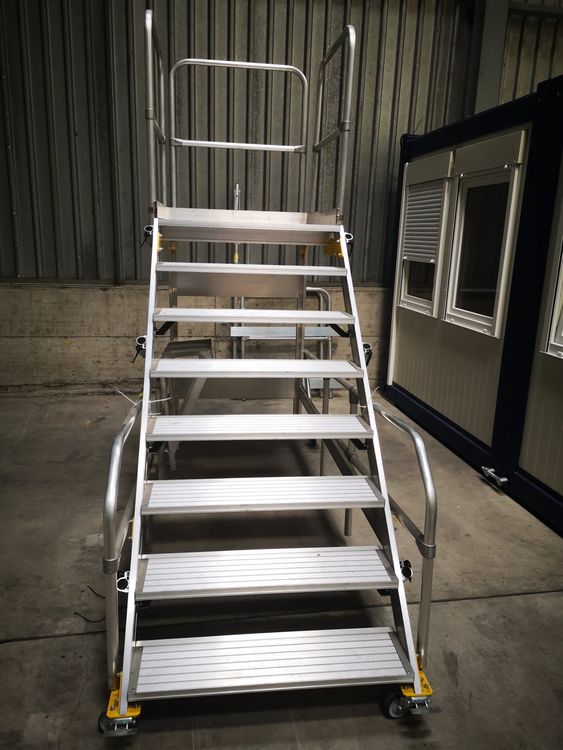 Podest Treppe Aluminium, Container (Gebraucht) in Hinterforst für CHF ...