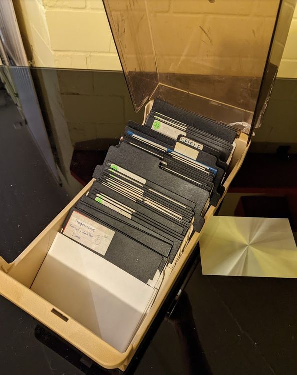 Floppy 5.25" Diskettenbox Commodore C64 #1 ab 1.- (Gebraucht) in Bad ...