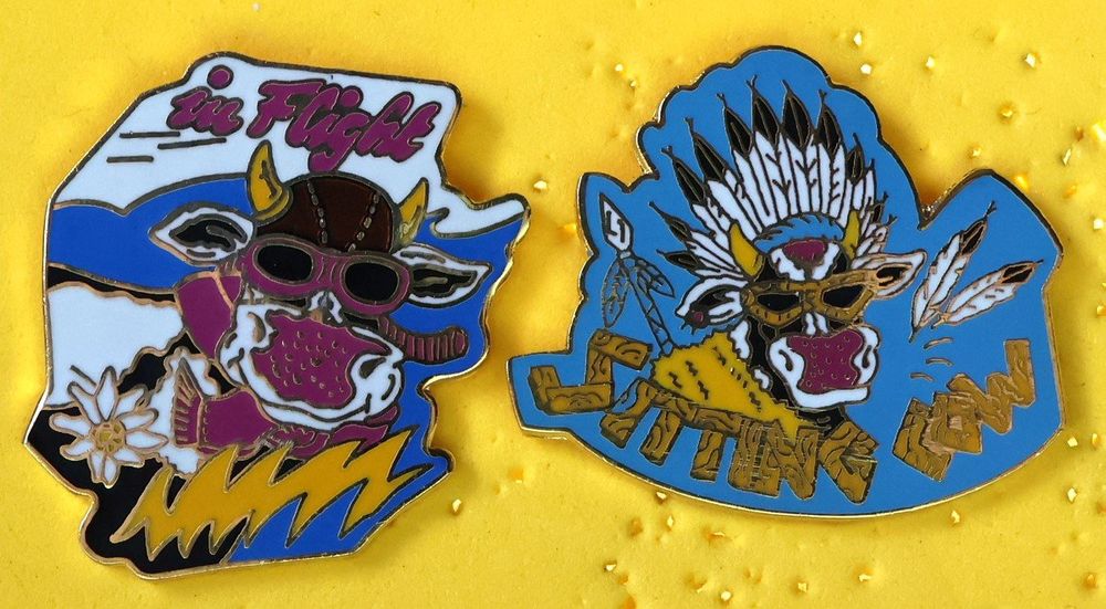 2 Pins KUH Sitting Cow - in Flight (Gebraucht) in Winterthur für CHF 1. ...