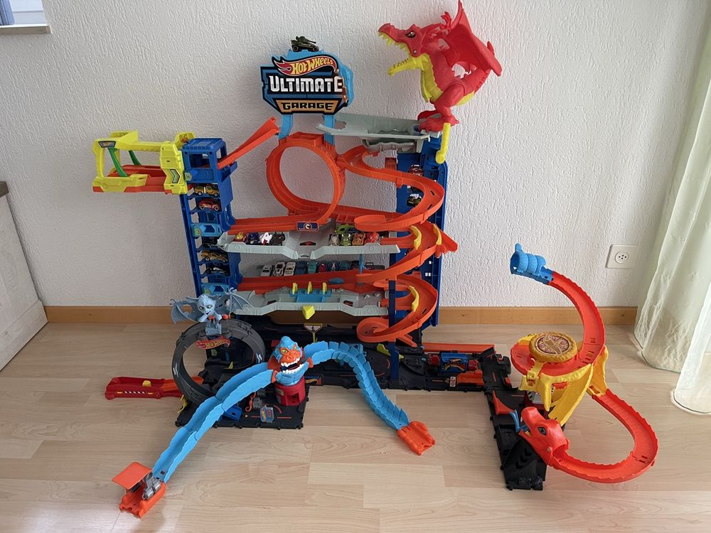 Hot Wheels Ultimate Garage mit Zubehör & vielen Autos! (Gebraucht) in ...
