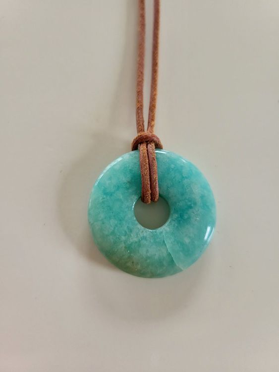 Amazonit Donut Anhänger, Lederband, Glücksbringer (Gebraucht) in Rünenberg für CHF 7 – mit ...