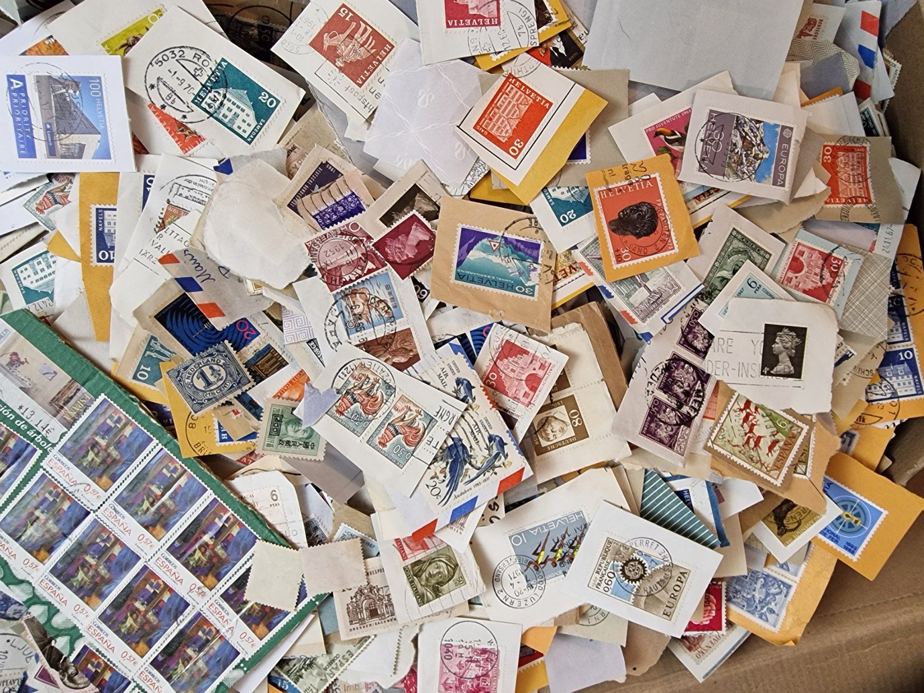 3 Kilo Briefabschnitte netto aus aller WELT - LOT (Gebraucht) in Aesch LU für CHF 1 – mit ...