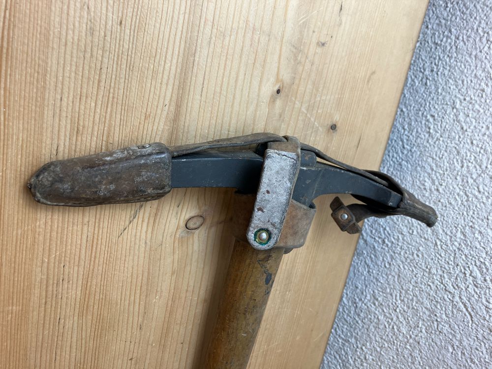 Pickel / Spitzhacke Militär / Armee mit Holzgriff 1,2kg | Kaufen auf ...