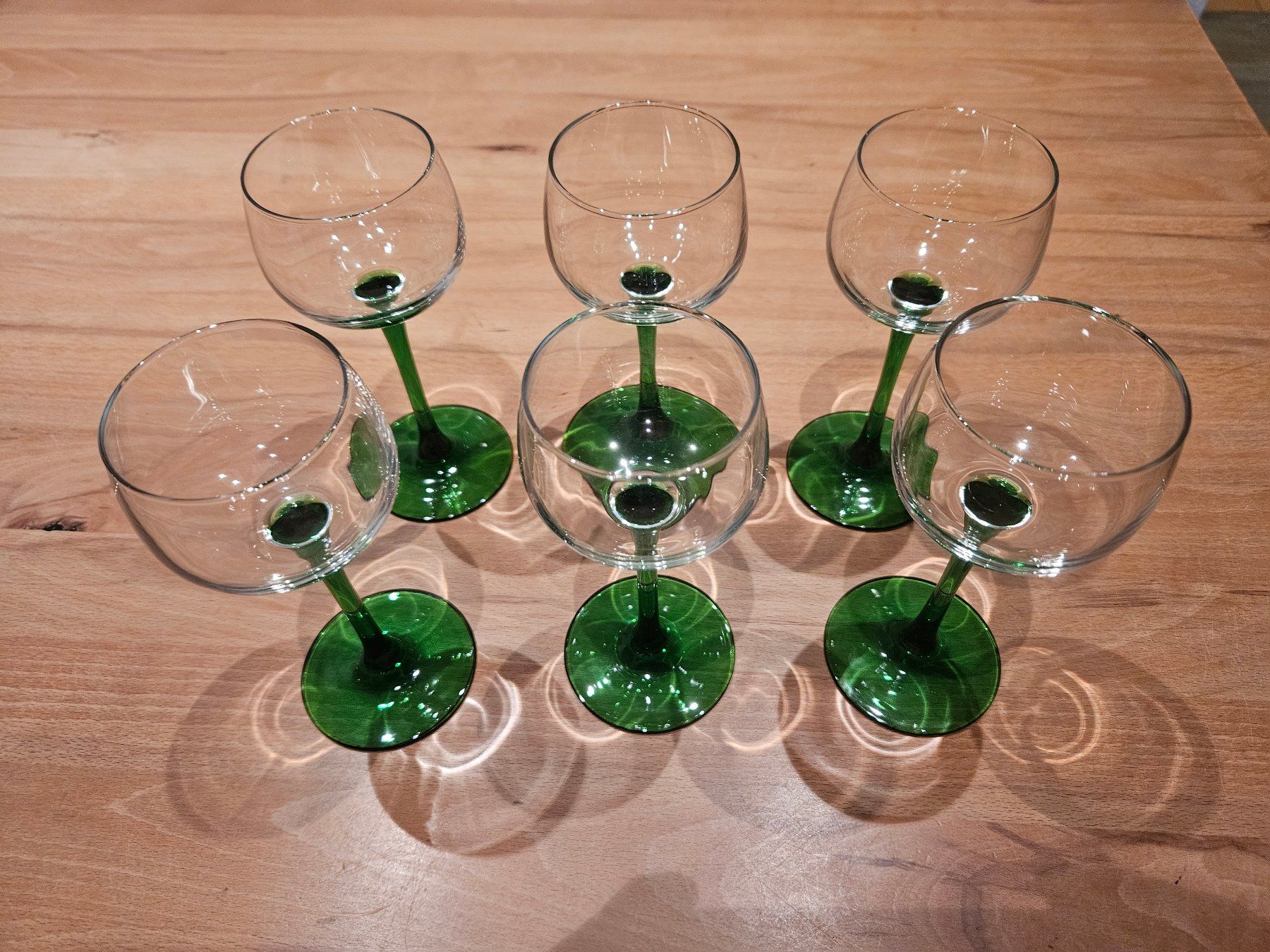 Weinglaser Mit Grunem Stiel