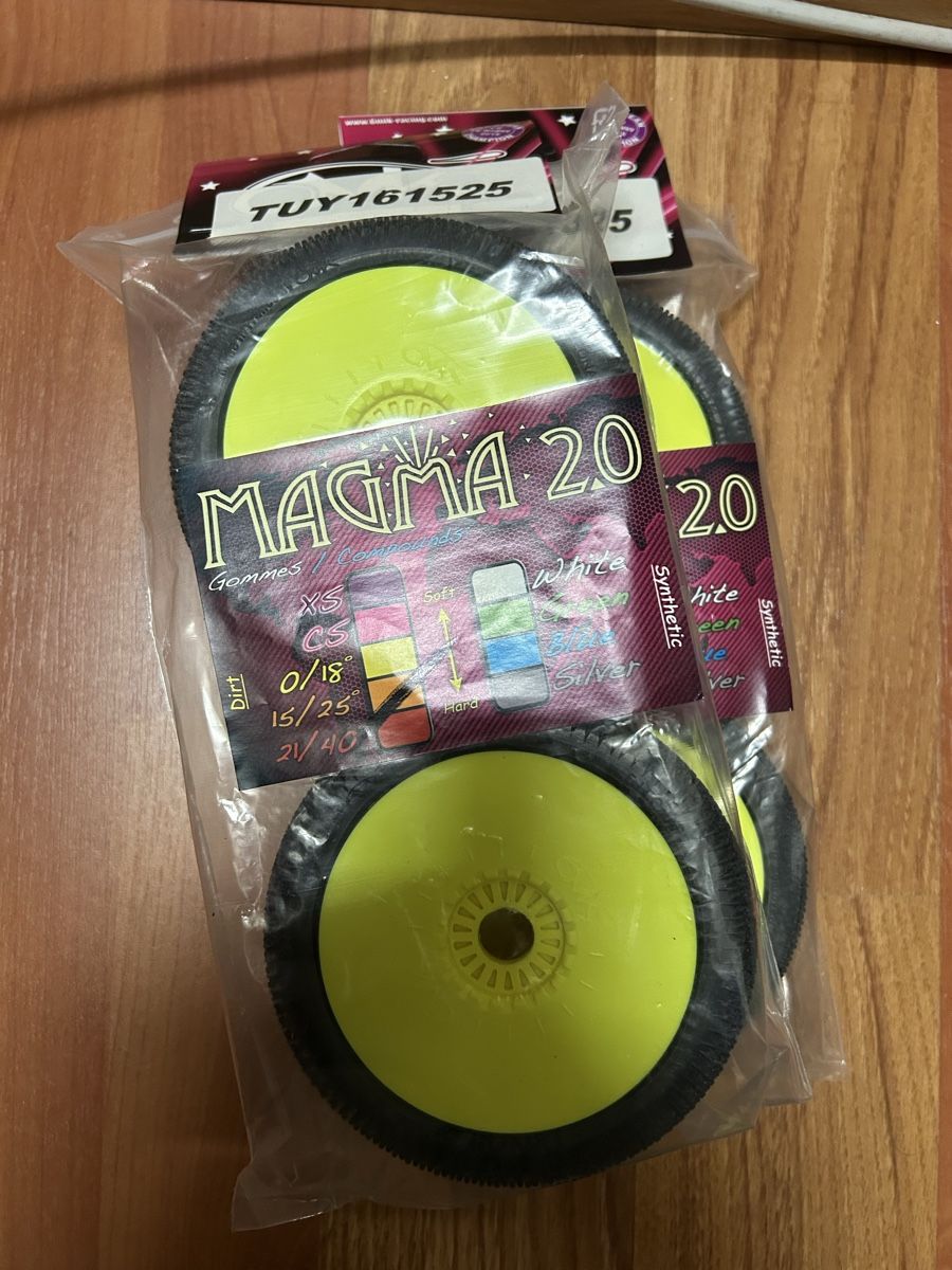 Pneus 1/8 6mik magma (Neuf avec emballage d'origine) à Ecublens VD pour ...