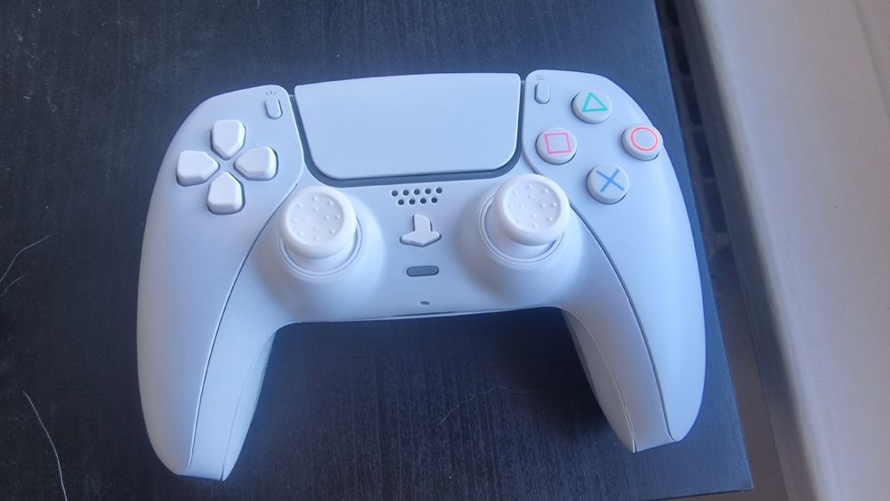 PS5 white controller, clicky face buttons, back buttons (Gebraucht) in Nyon für CHF 60 – mit ...