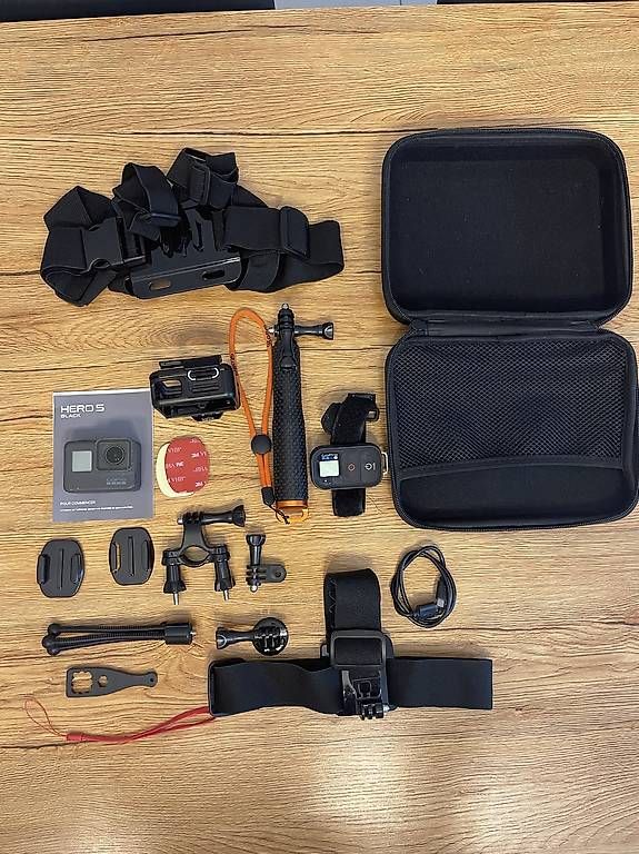 GOPro Hero 5 avec bracelet BT et de nombreux accessoires (Gebraucht) in ...