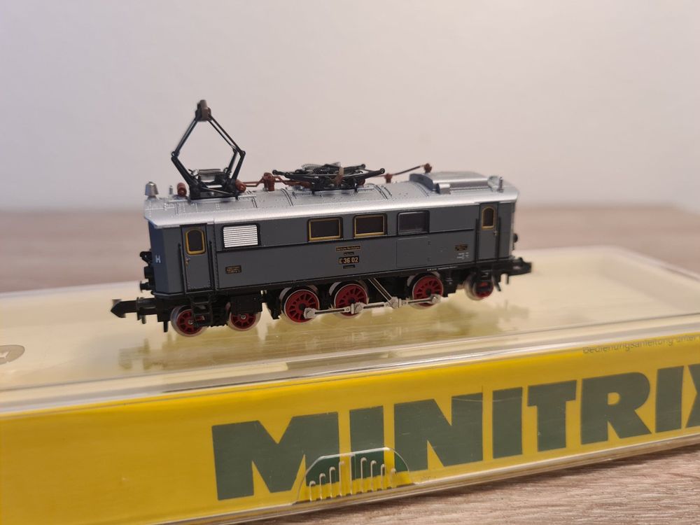 Minitrix 2912 E-Lok E36 02 N OVP NEU (Neuf avec emballage d'origine) à St-Aubin-Sauges pour CHF ...