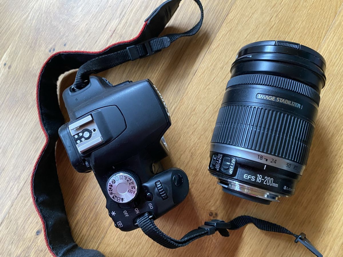 Canon EOS 500D Spiegelreflexkamera mit 18-200mm Objektiv (Gebraucht) in ...