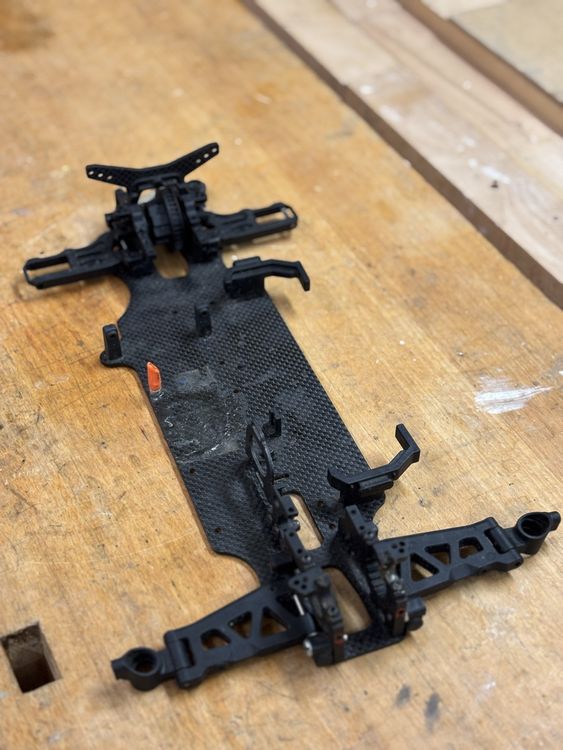 RC Driftcar Carbon-Chassis, vermutlich Tamiya TRF | Kaufen auf Ricardo