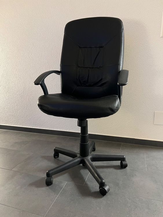 Drehstuhl schwarz Leder (Gebraucht) in St. Margrethen für CHF 20 – nur Abholung auf Ricardo kaufen
