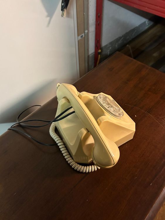 Vintage Rotary Dial Telephone – Cream Beige, Swiss Model (Gebraucht) in ...