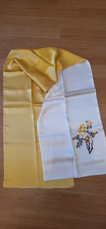China Seidenschal bestickt Gelb Weiss NEU (Neu und originalverpackt) in ...