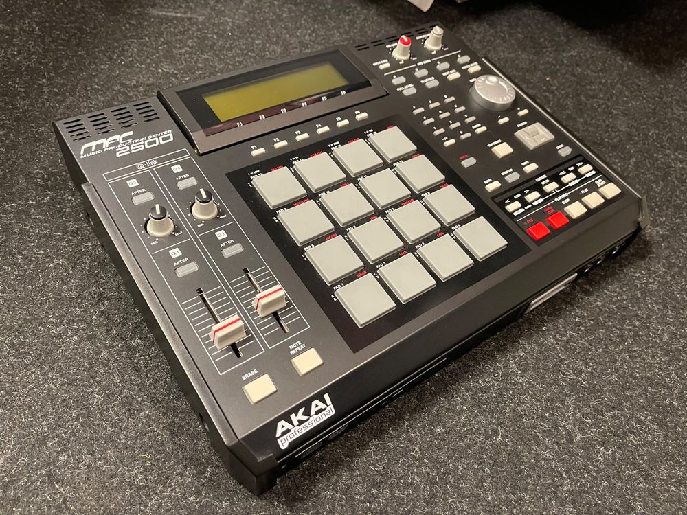 MPC 2500 Produktion Center Professional Für Musiker (Gebraucht) in Thun ...