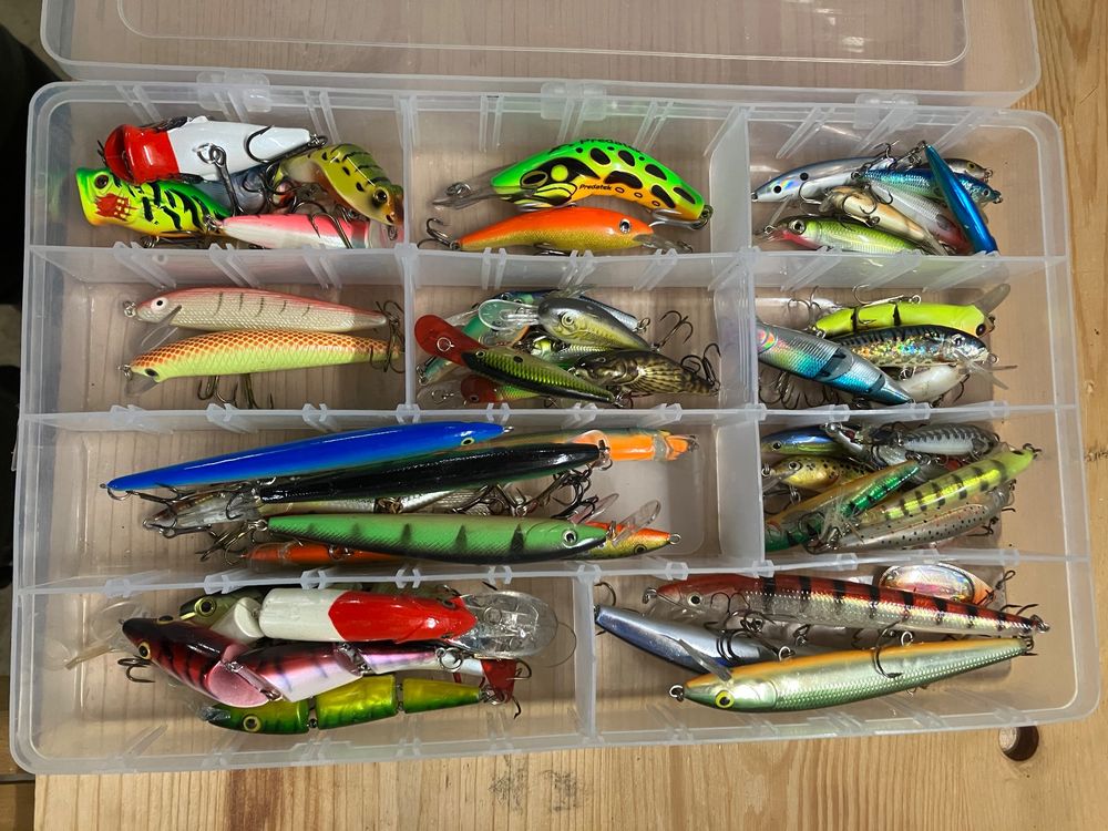 Wobblerbox mit über 50 Wobbler (Gebraucht) in Einsiedeln für CHF 80 ...