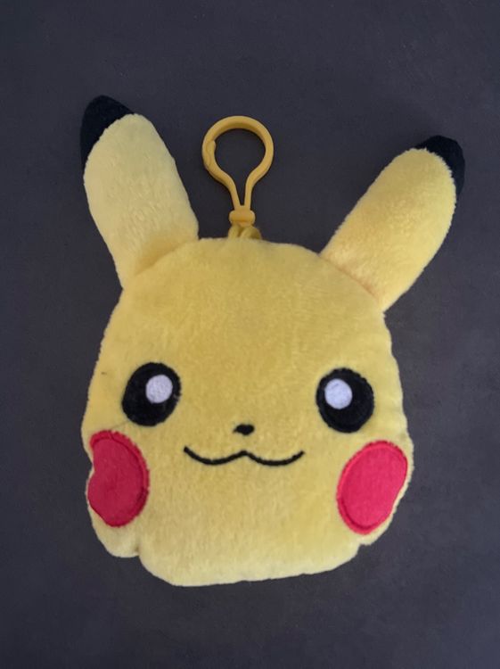 Süsser Pikachu Schlüsselanhänger mit Reissverschlussfach (Gebraucht) in ...