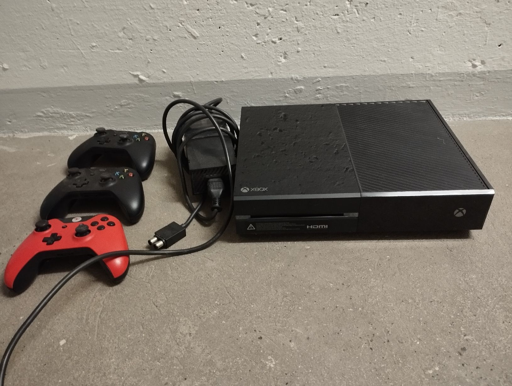 Xbox One mit 3 Controller und 2 Spiele. (Gebraucht) in Basel für CHF 80 ...
