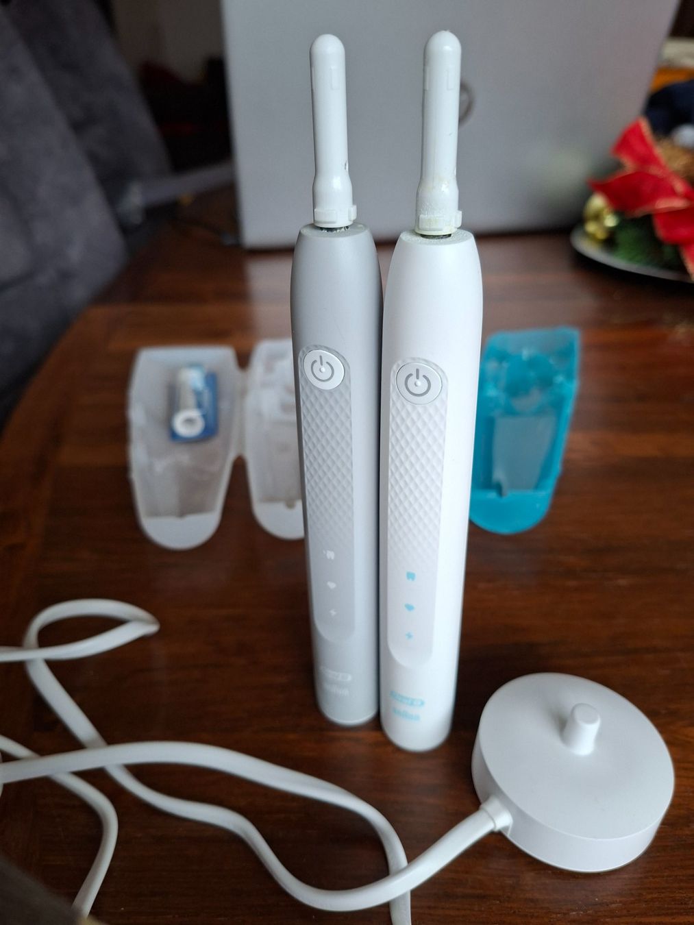 2 Oral-B Pulsonic Slim Clean 2000 Schallzahnbürsten (Gebraucht) in ...