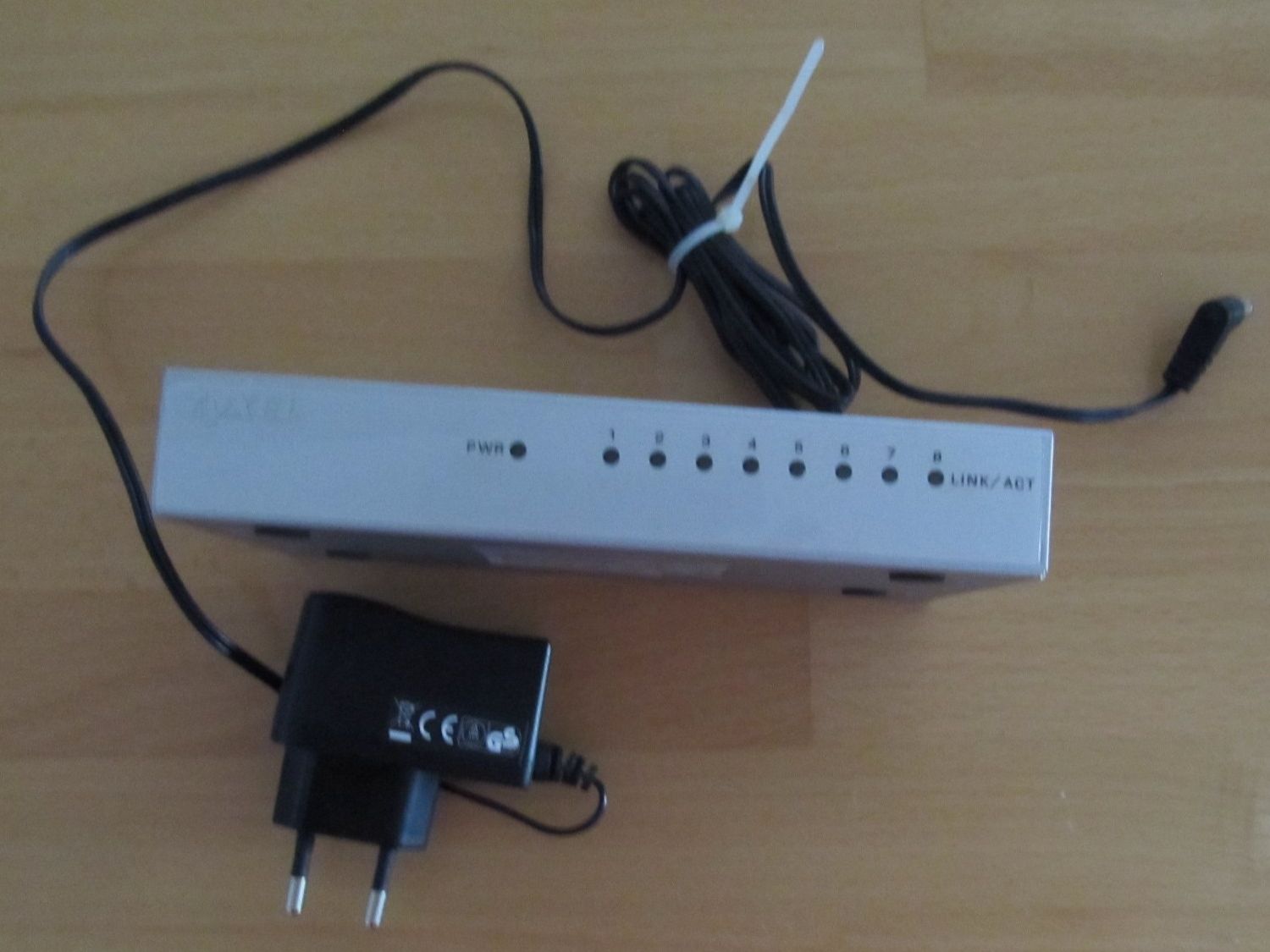 Zyxel Netzwerkhub GS-108B (Gebraucht) in Ebikon für CHF 5 – nur Abholung auf Ricardo kaufen