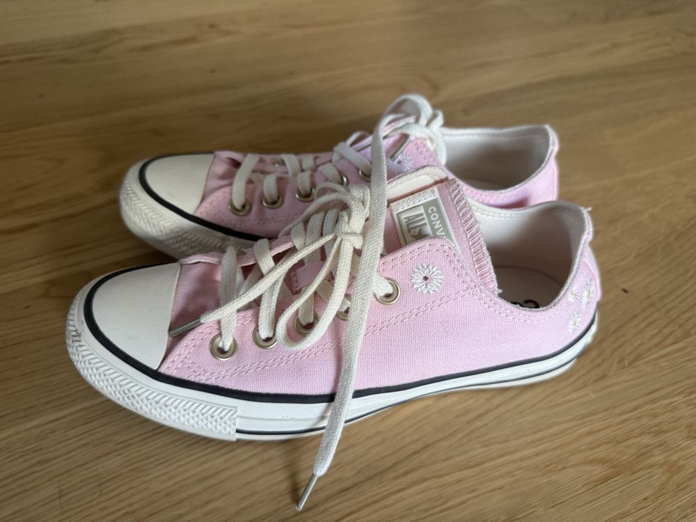 Cute Pink Converse Sneakers with Daisies, Size 37 (Gebraucht) in ...