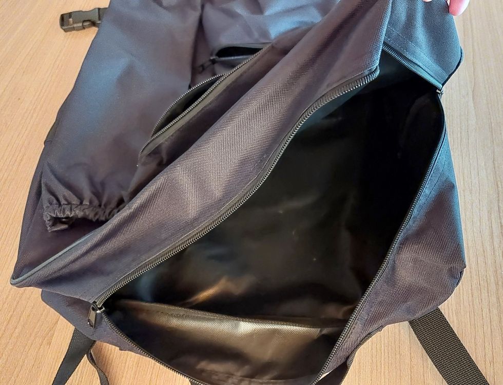 Schwarzer Rucksack - praktisch auch für den Rollstuhl (Neu und originalverpackt) in Zollikofen ...