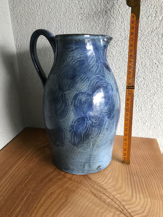 Bemalter Krug mit Signatur | Kaufen auf Ricardo