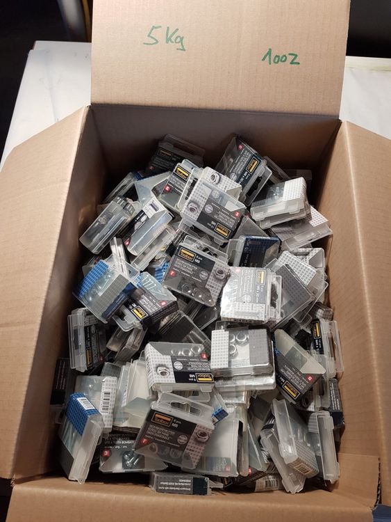 Neuwaren Restposten 5kg Schrauben ab 1.- Sale, Soldes, Saldi | Kaufen auf Ricardo